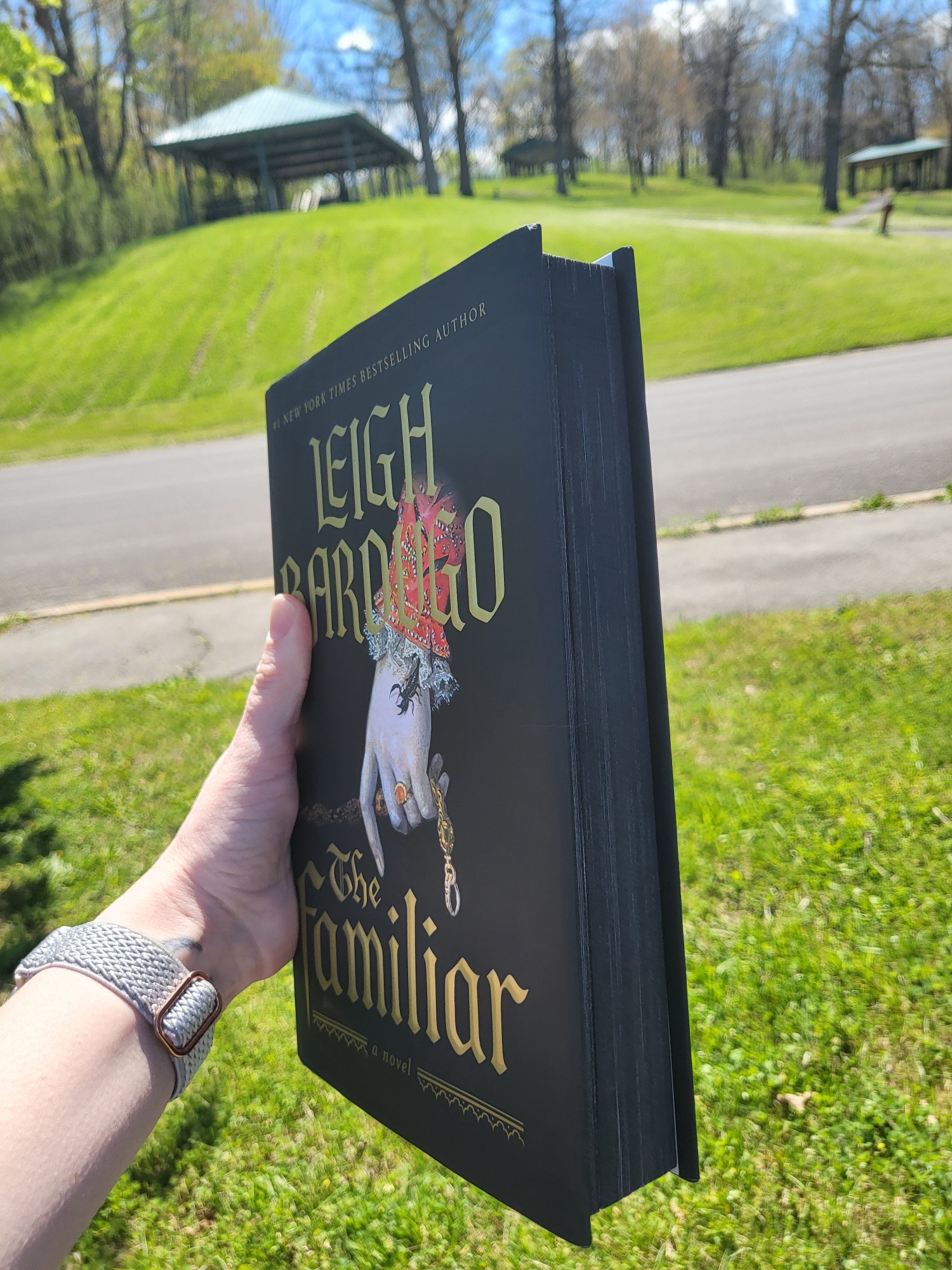 Book Review: THE FAMILIAR by Leigh Bardugo – Jessica Crawford